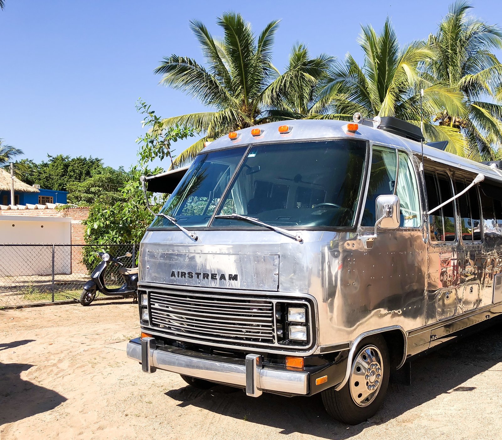 Photo 12 of 19 in 1982 Airstream motorhome by Eric McCutcheon - Dwell