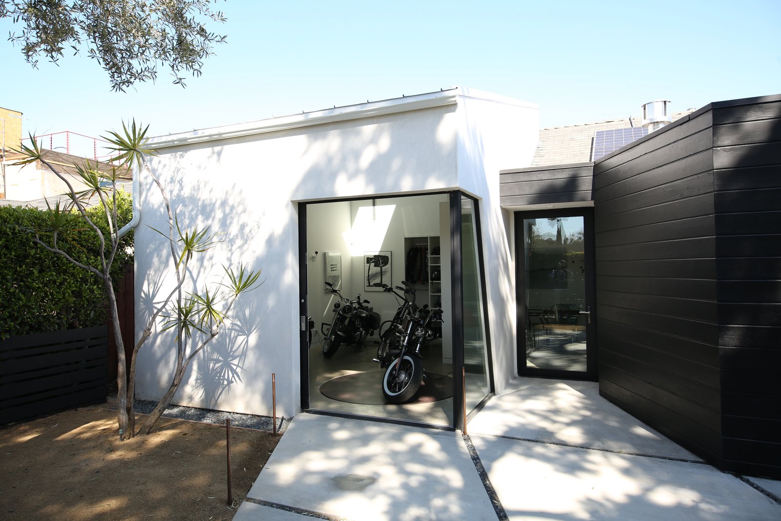 Photo 3 of 9 in The Moto House by Mark Balaban - Dwell