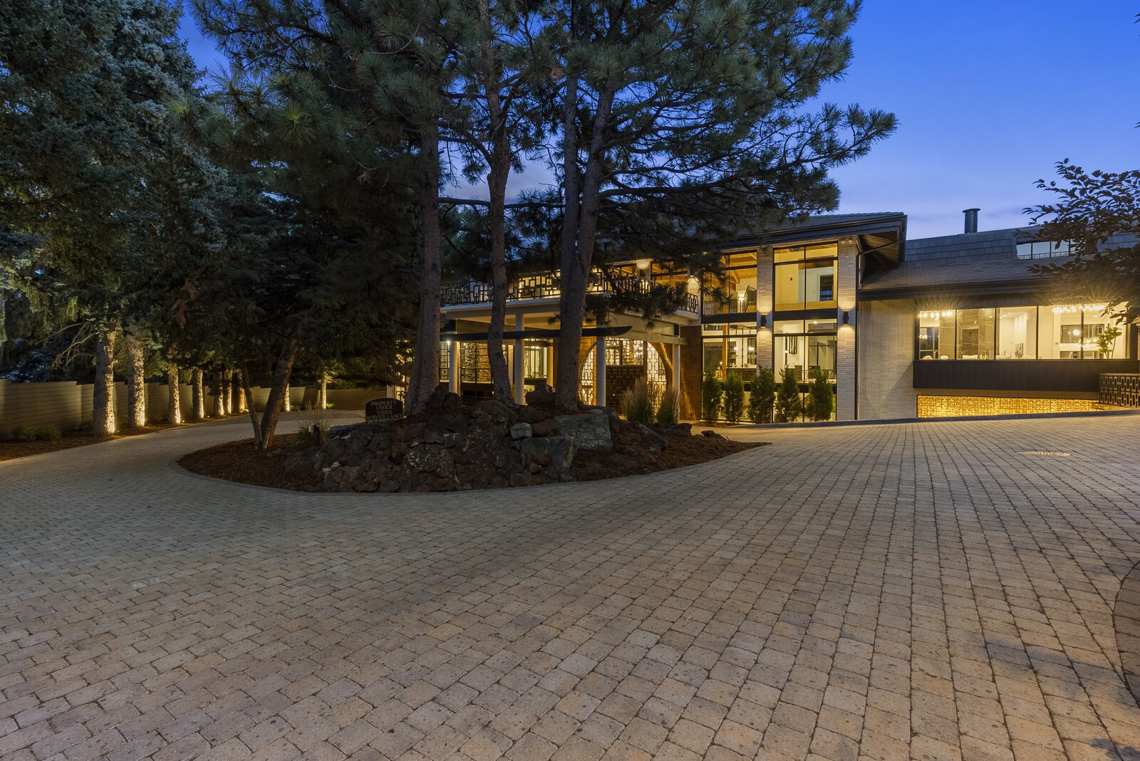 Photo 4 of 42 in Iconic "Utopia" Estate by Compass Colorado - Dwell