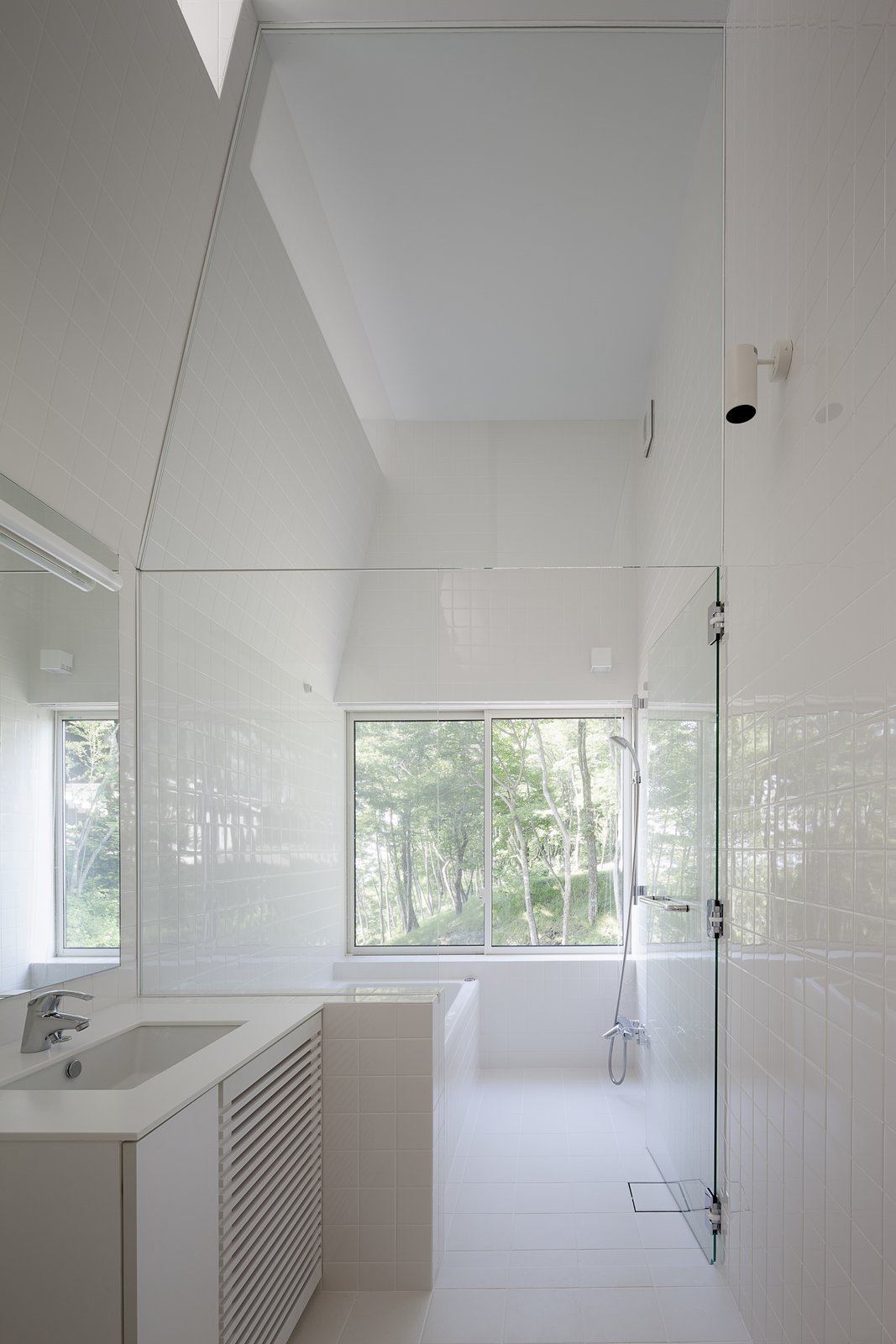 Photo 6 of 10 in A Cube-Shaped Japanese Home Opens Wide to the ...