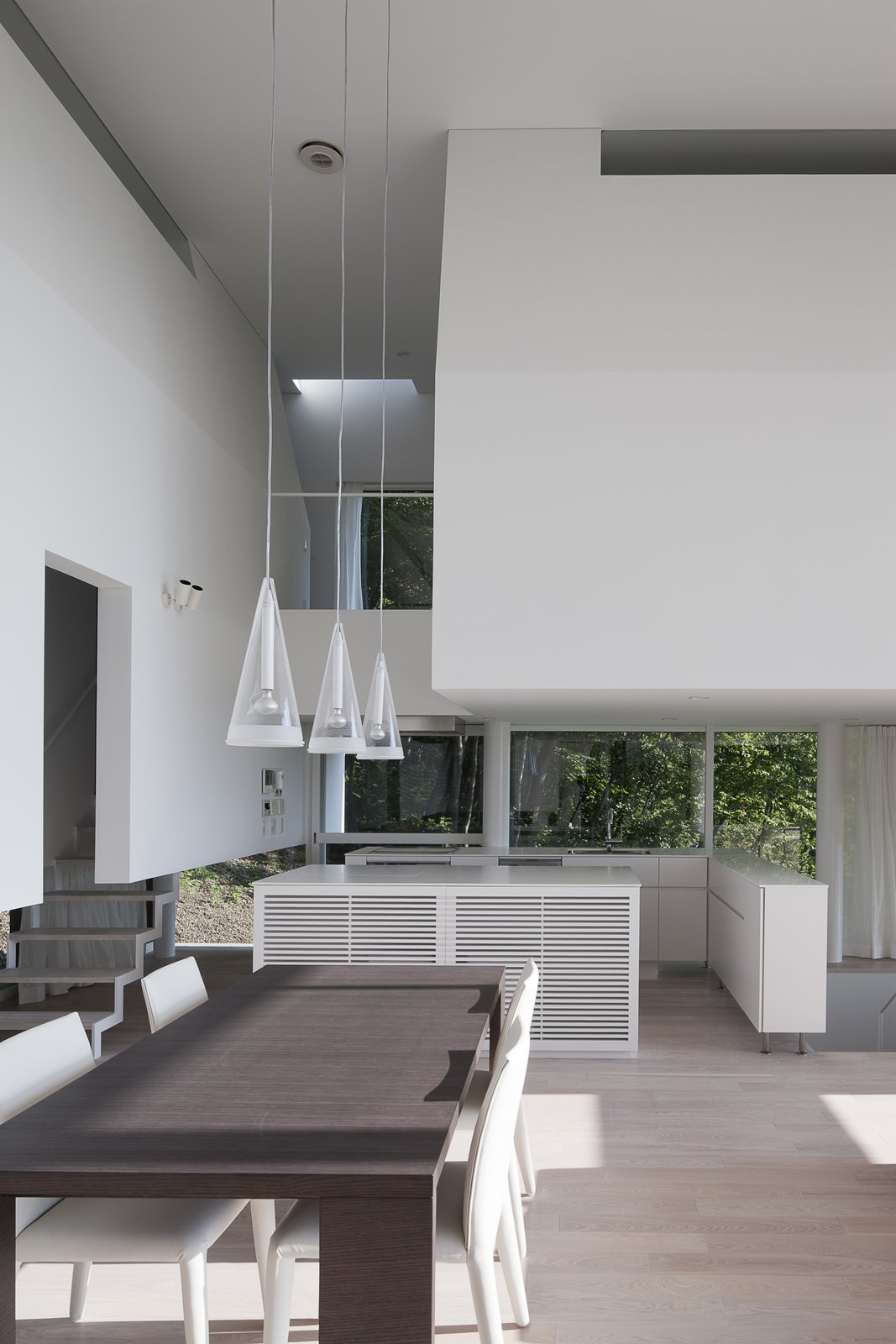 Photo 7 of 10 in A Cube-Shaped Japanese Home Opens Wide to the ...