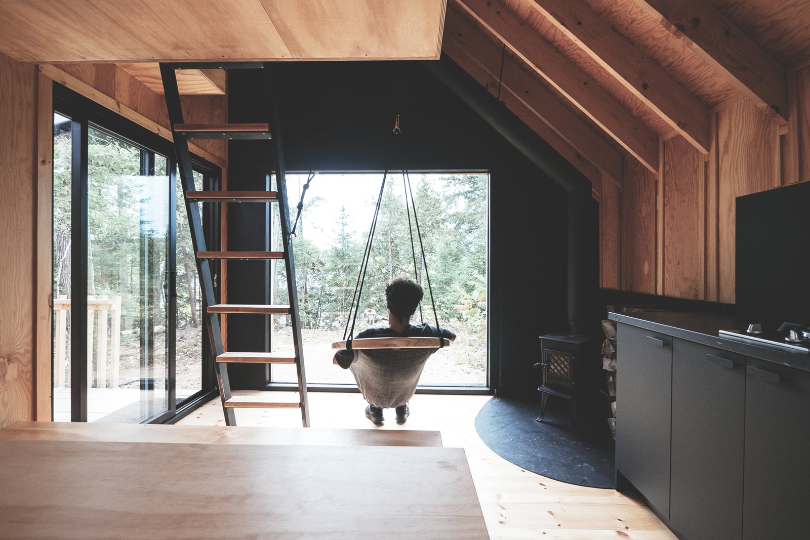 Photo 8 of 16 in This Minimalist Micro Cabin Is a Tranquil Retreat in ...