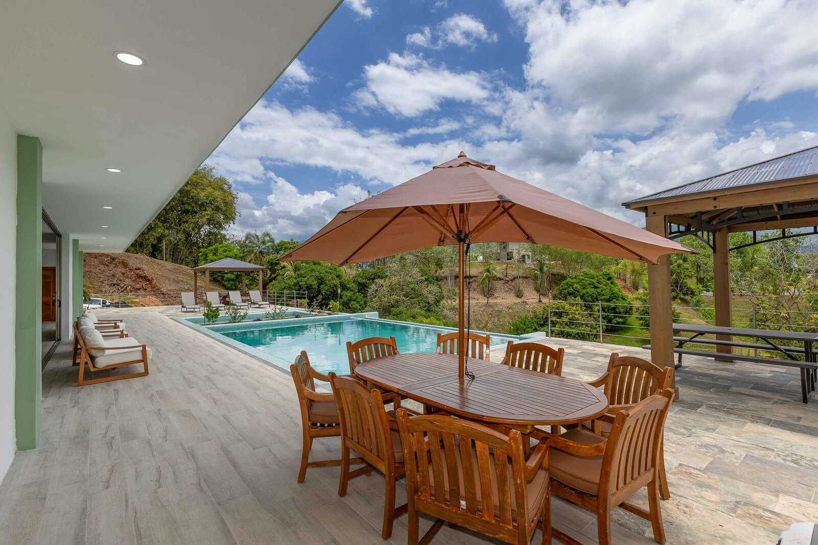 Photo 17 of 33 in Private Five Acre Property Estate Luxury Home by ...