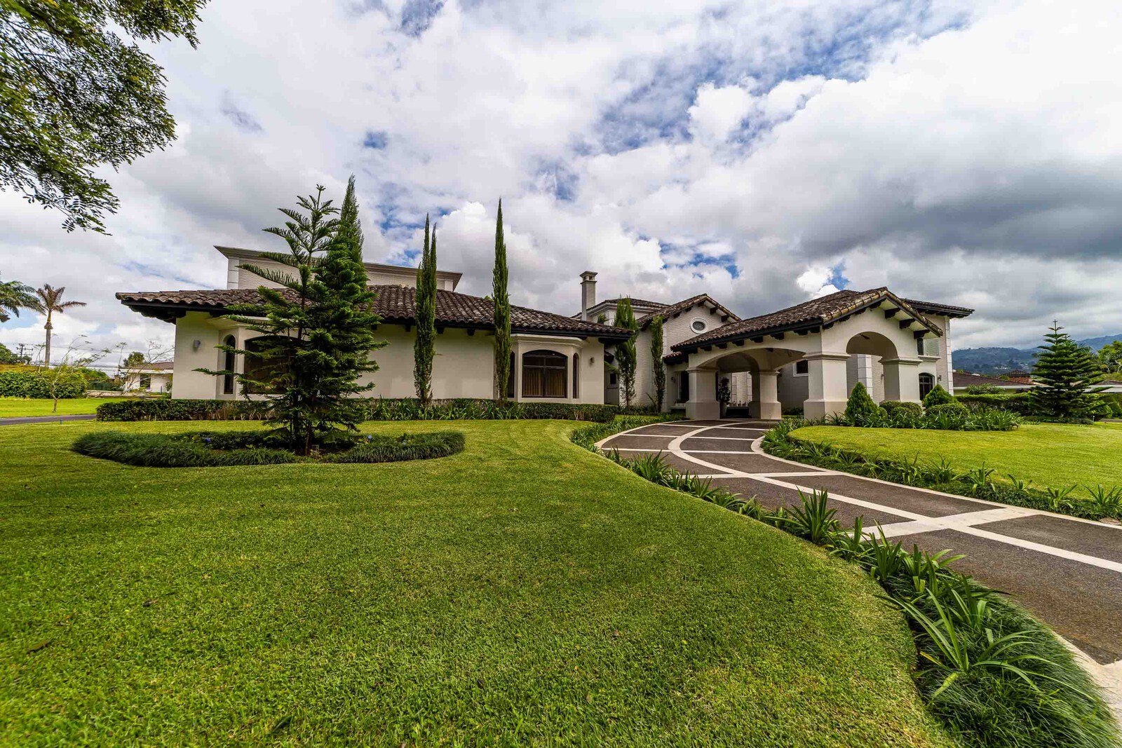 Photo 2 of 27 in Monteran Luxury Estate by 2Costa Rica Real Estate - Dwell