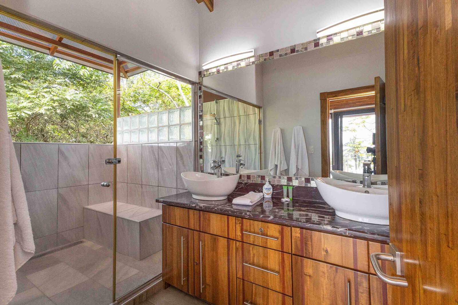 Photo 8 of 17 in Lavish Estate With Ocean Views by 2Costa Rica Real ...