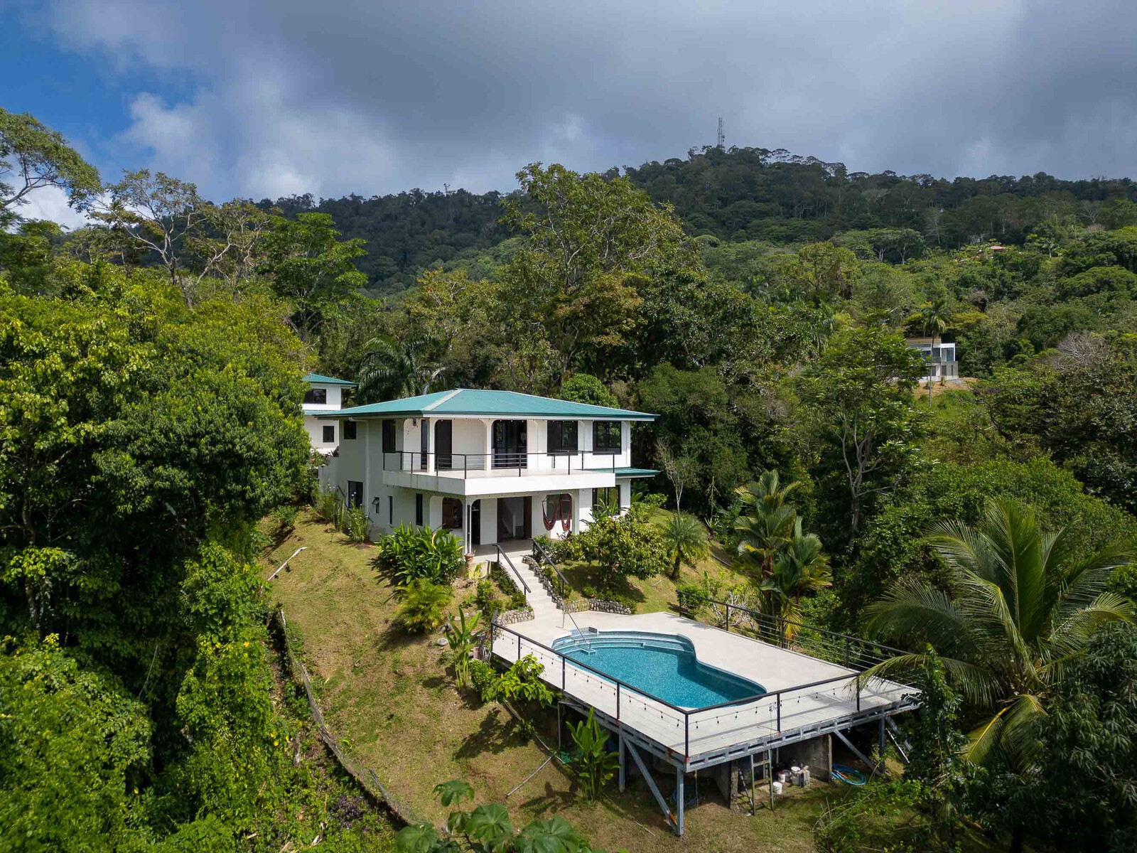 Photo 18 of 24 in Newly Renovated Home With Guest House by 2Costa Rica ...