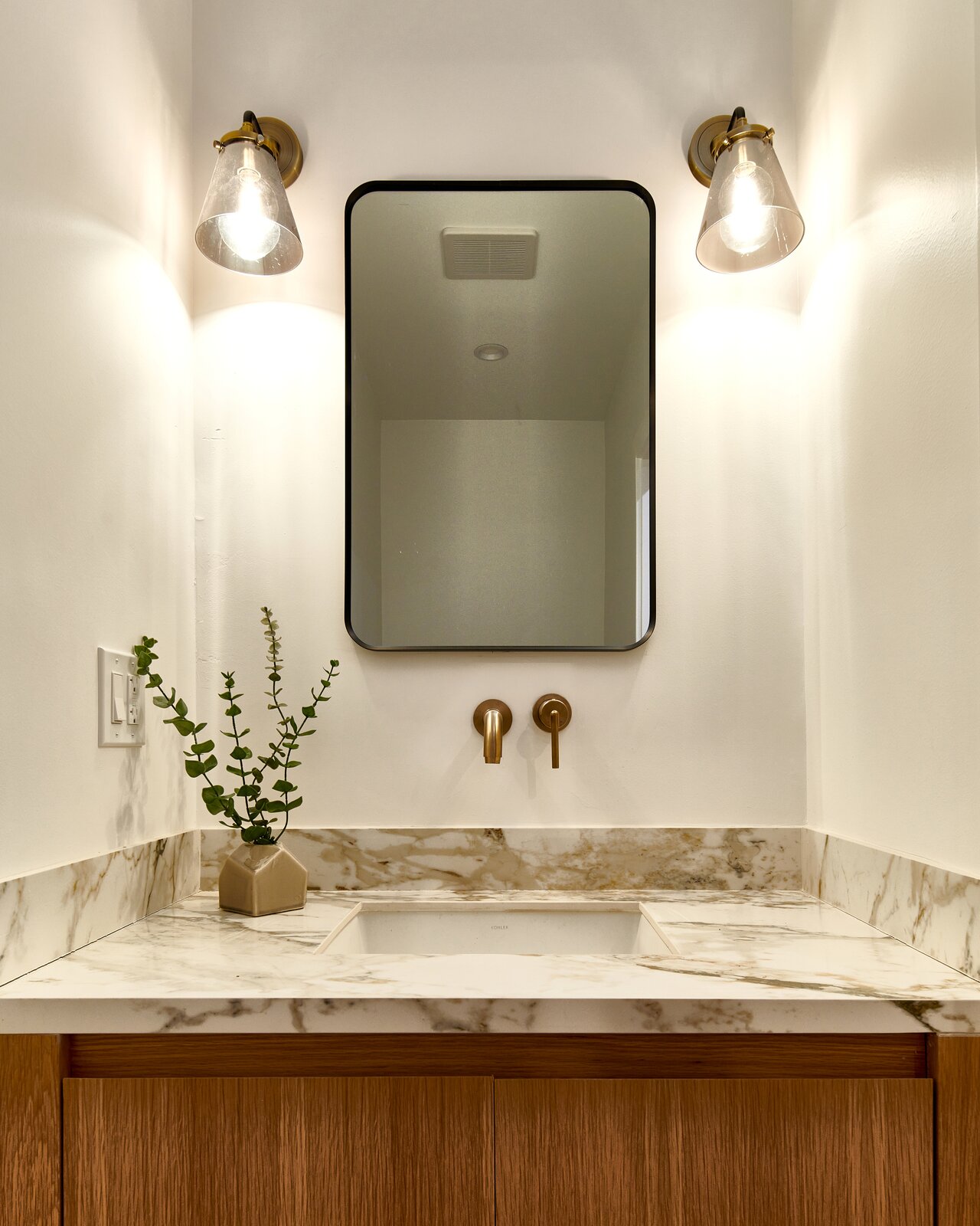 Photo 15 of 36 in One-of-a-kind Designer Architectural in Leimert Park ...