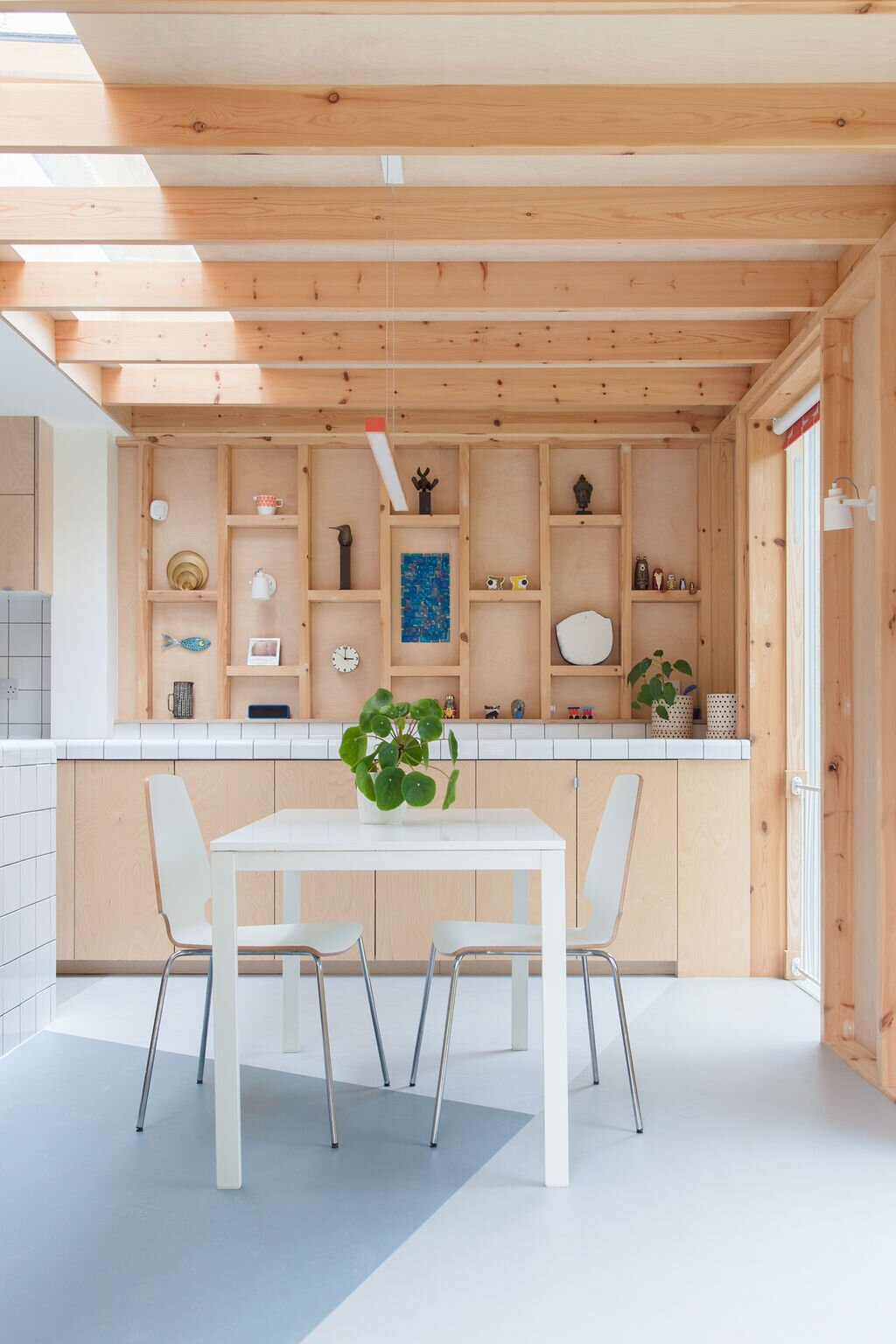 Photo 3 of 10 in Plywood Partitions Divvy Up Space in a Free-Flowing ...