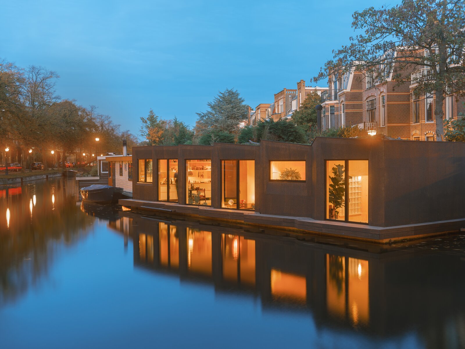 Photo 10 of 12 in This Cork Houseboat in the Netherlands Floats a ...