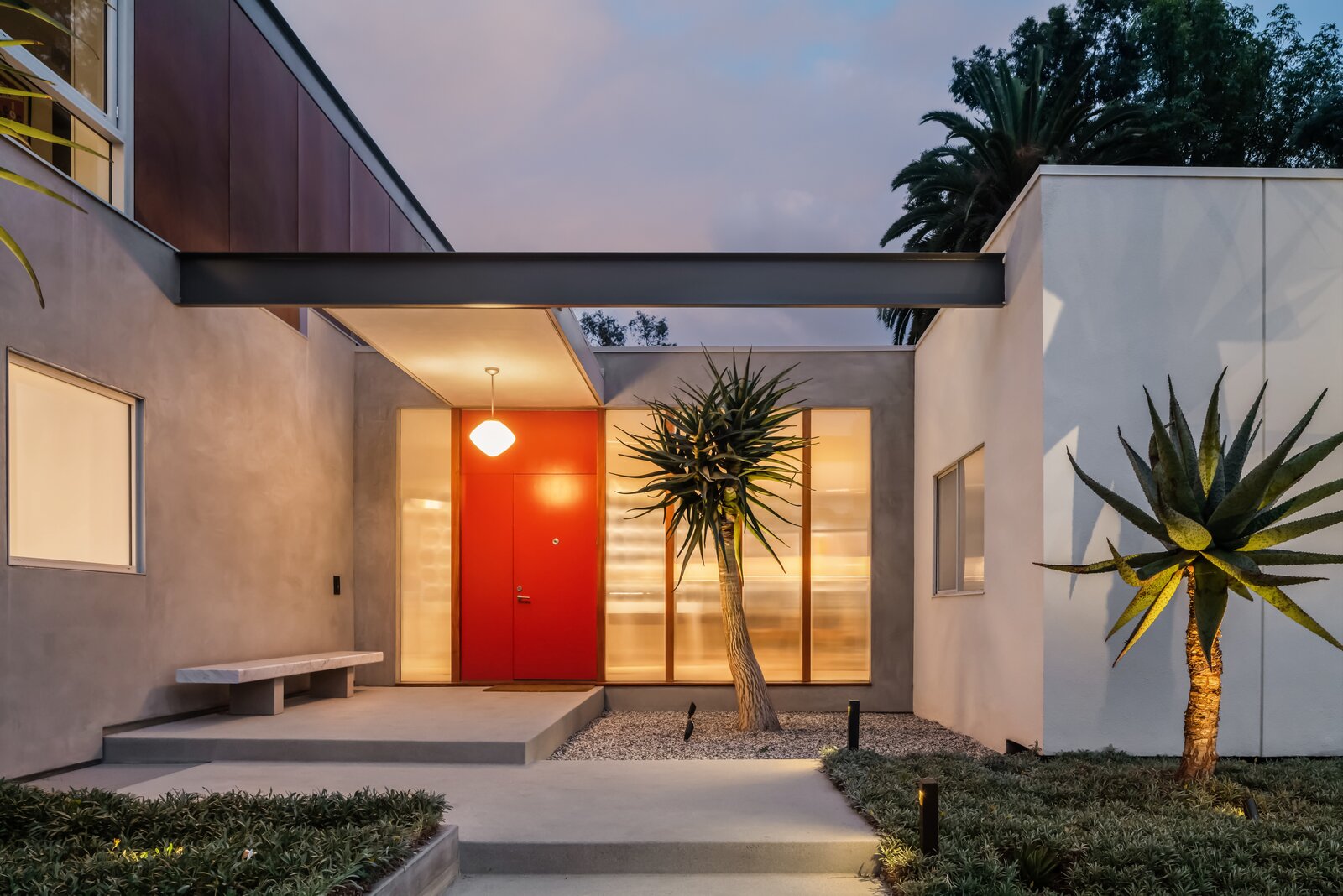 Photo 1 of 11 in Brentwood House by Dutton Architects - Dwell