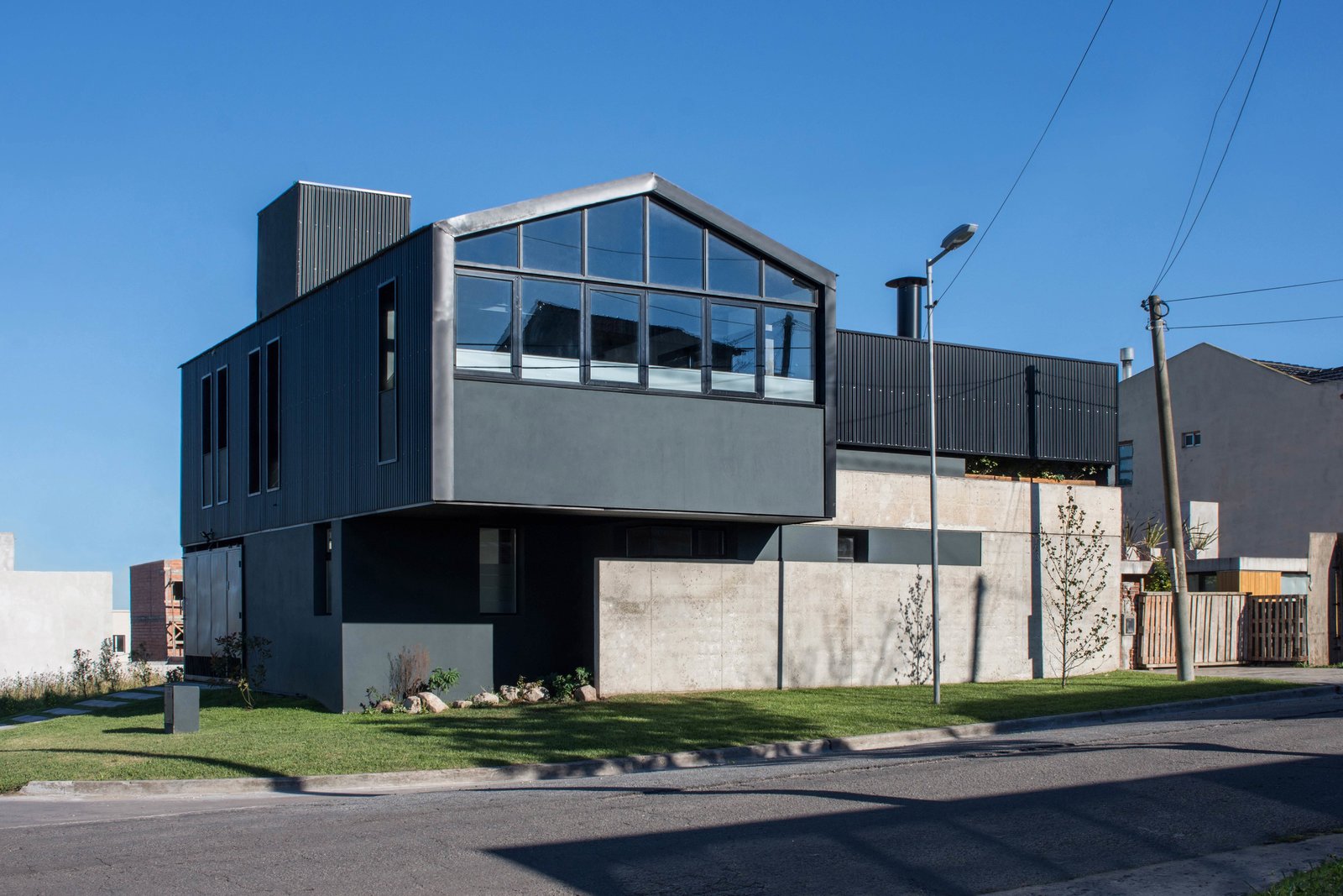 Photo 4 of 35 in Porta House by Moirë architects - Dwell