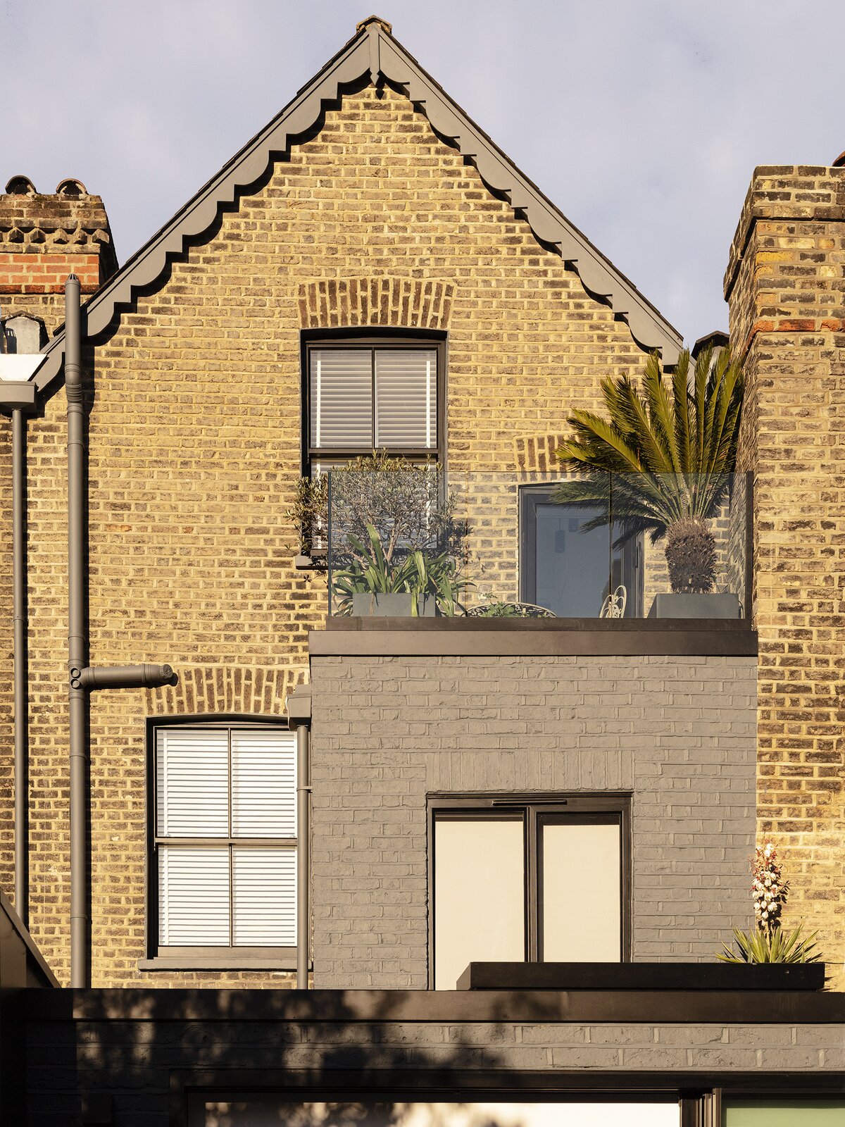 Photo 5 of 18 in A Glass Courtyard Brings the Garden Inside a London ...