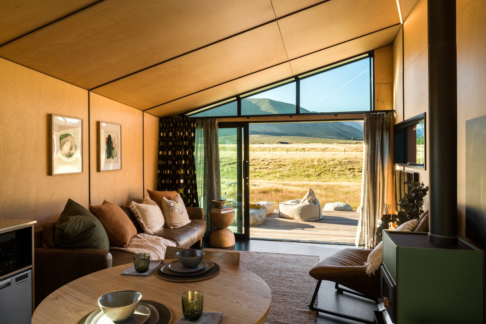Photo 7 of 15 in To Design a Cabin in New Zealand, Its Architect Looked ...