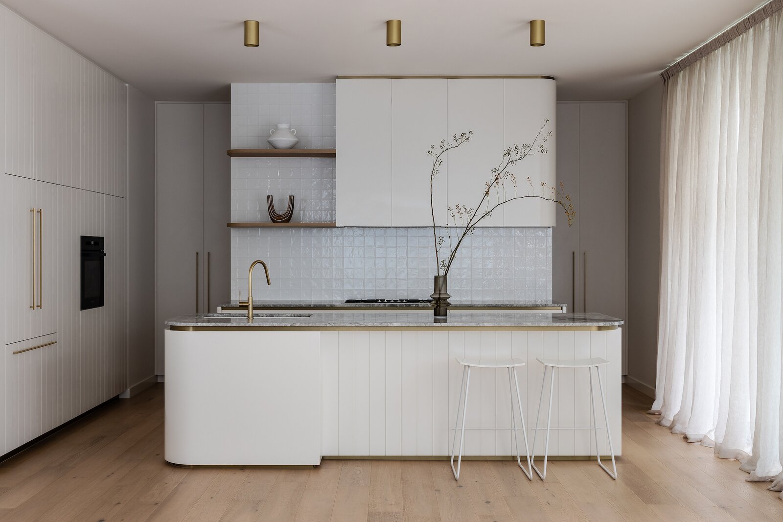 Photo 6 of 17 in We’re Swooning Over the Sun-Dappled Interiors at This ...