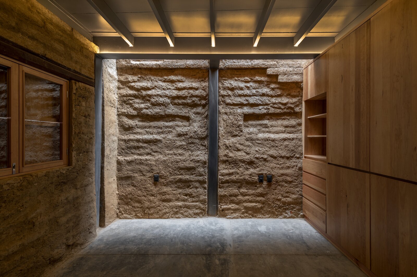 Photo 5 of 15 in Adobe, Brick, and Black Steel Combine in an Artist’s ...