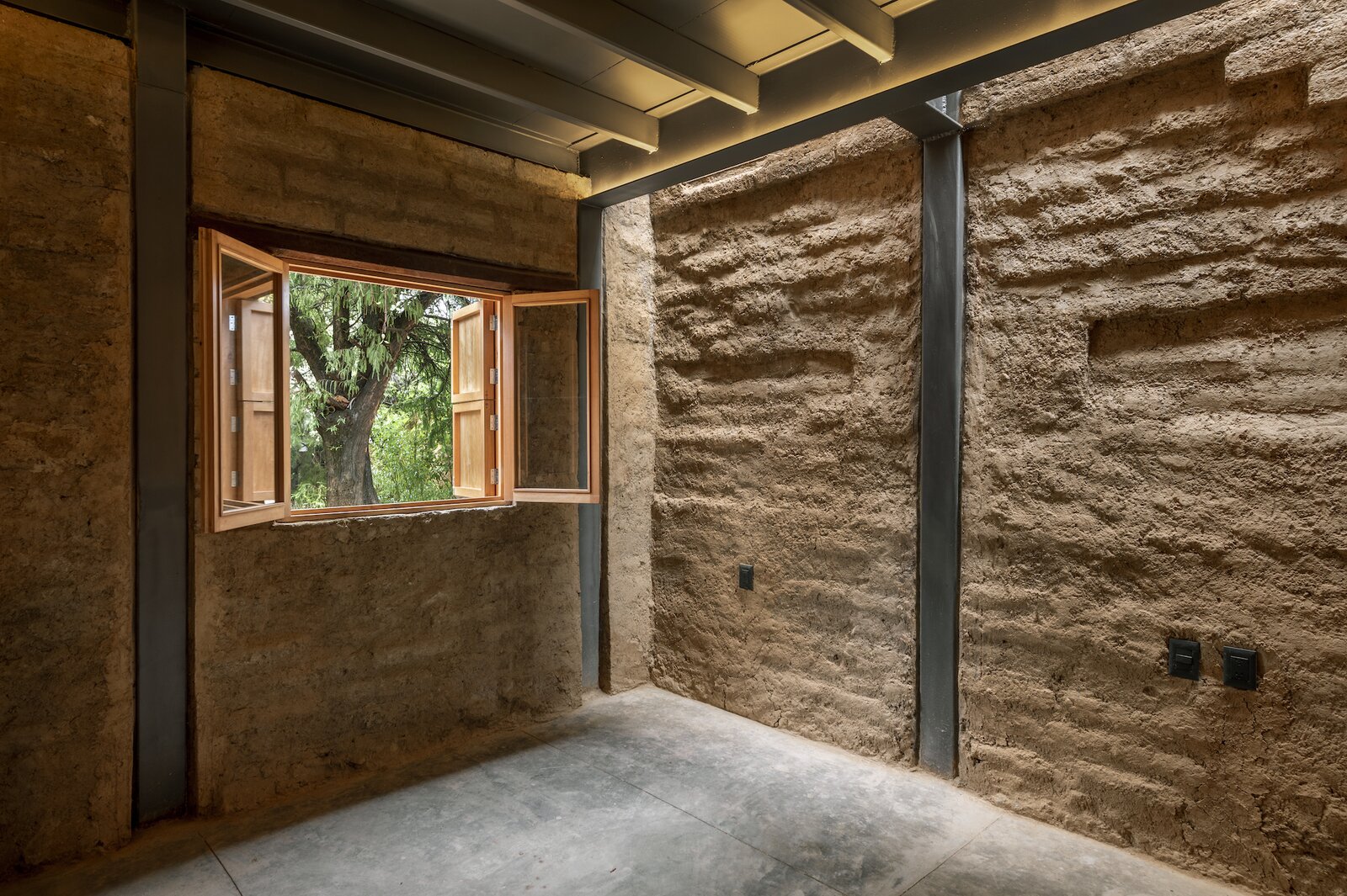 Photo 6 of 15 in Adobe, Brick, and Black Steel Combine in an Artist’s ...