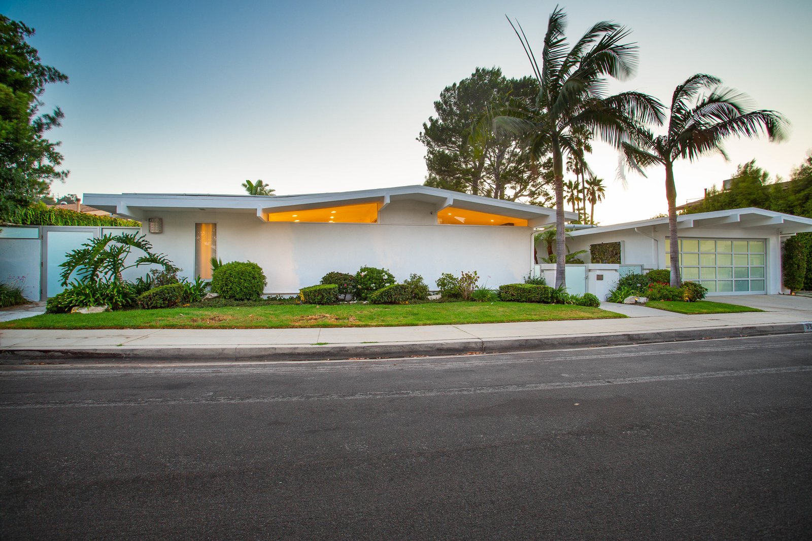 Photo 4 of 88 in Richard Dorman Mid-century by Cooper Layne - Dwell