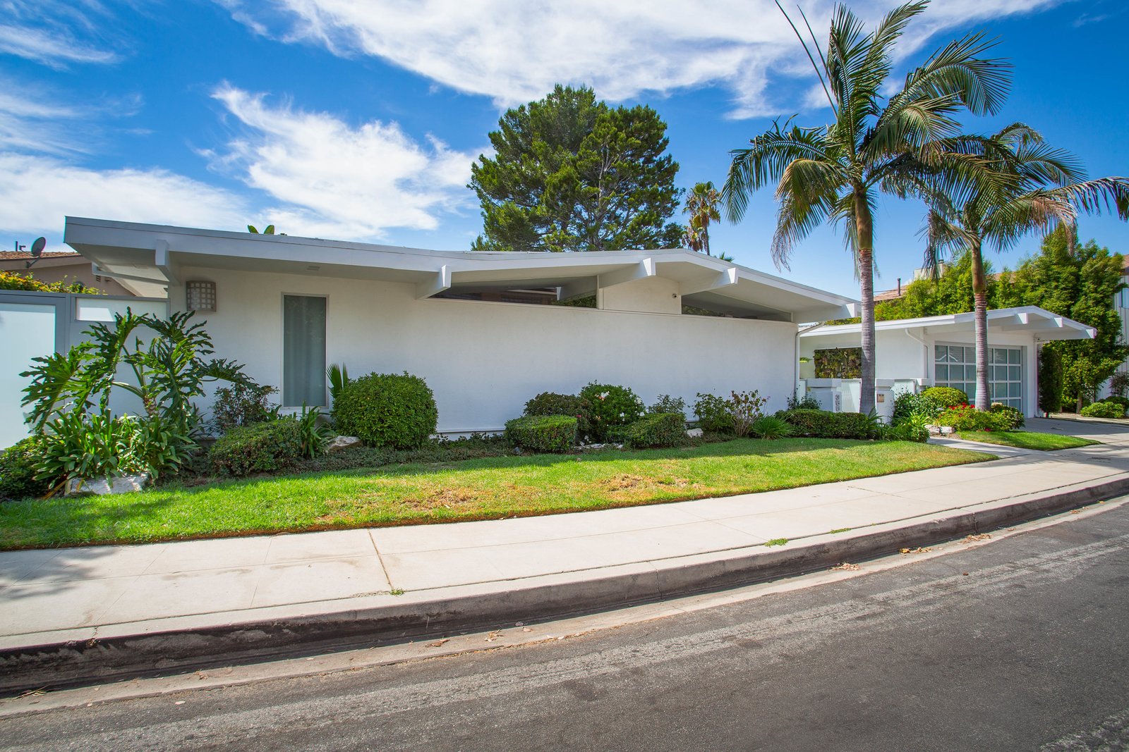 Photo 2 of 88 in Richard Dorman Mid-century by Cooper Layne - Dwell