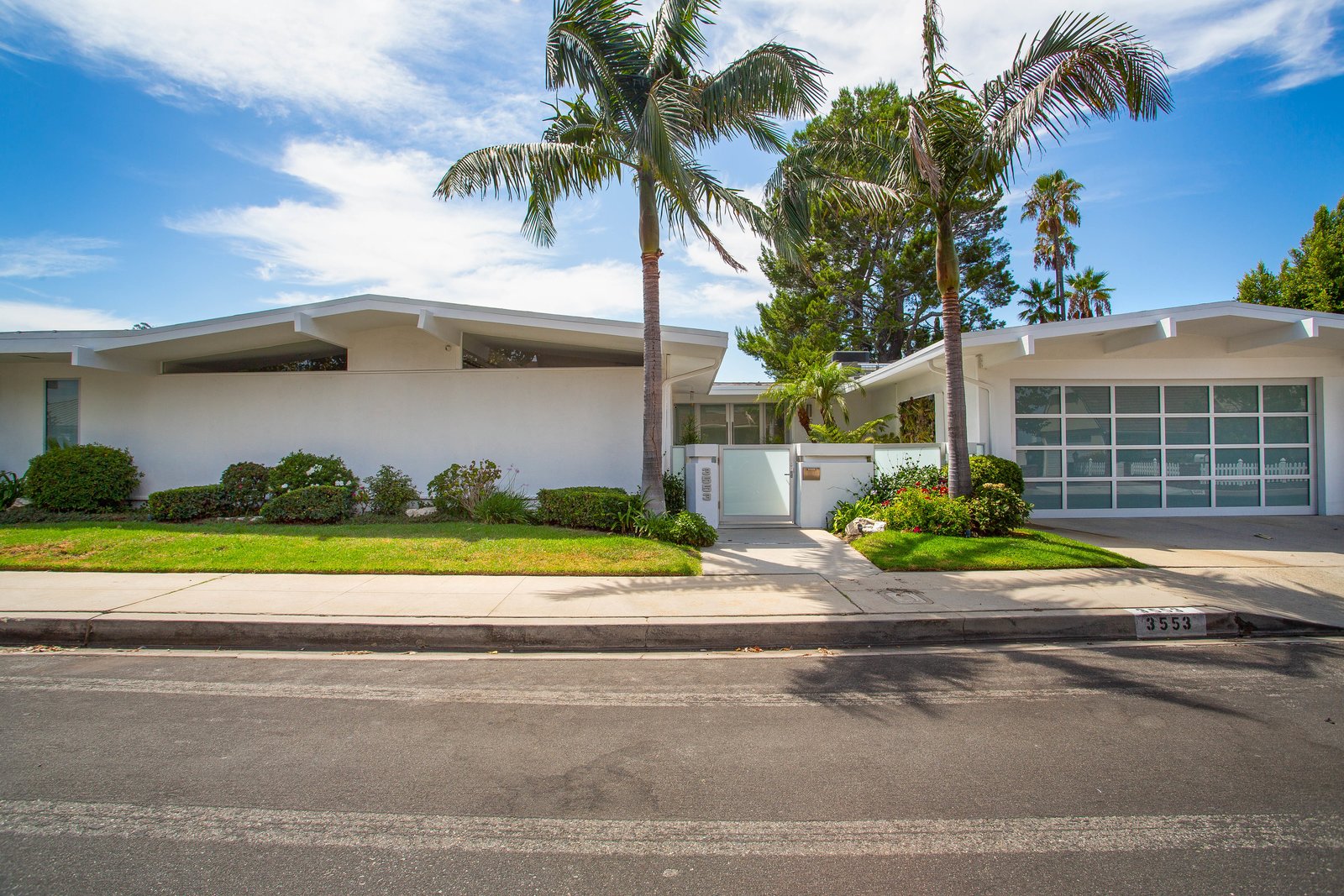 Photo 3 of 88 in Richard Dorman Mid-century by Cooper Layne - Dwell