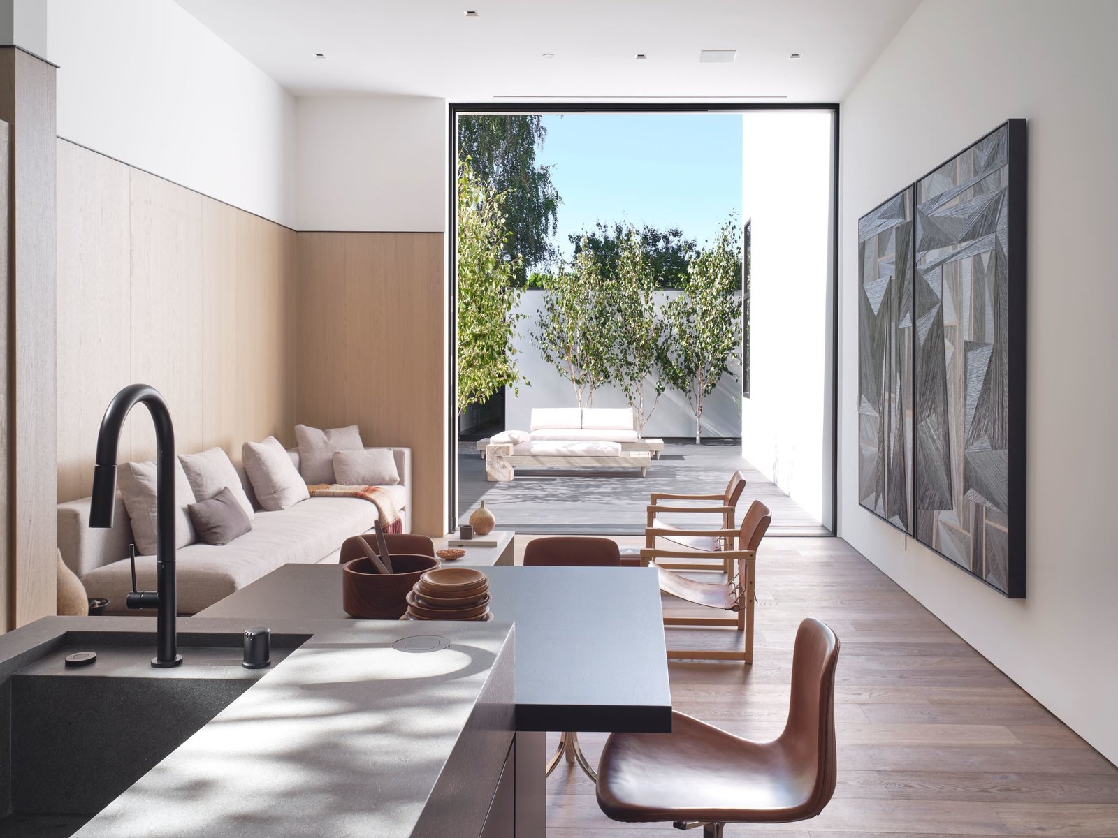 Photo 6 of 12 in Modern Minimalist Burlingame Home Designed by award ...