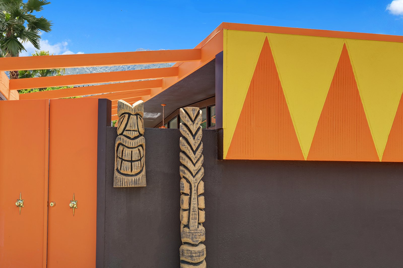 Photo 2 of 11 in The Tiki House by Rachel Gonzalez - Dwell