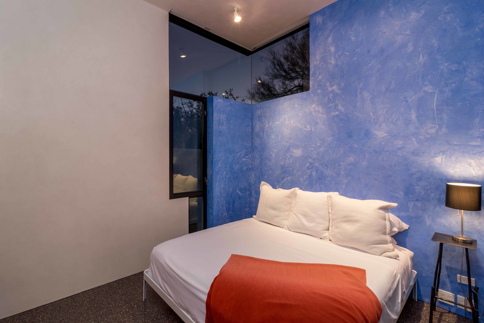 Photo 15 of 17 in The Planar House – Steven Holl Architects by Taylor ...