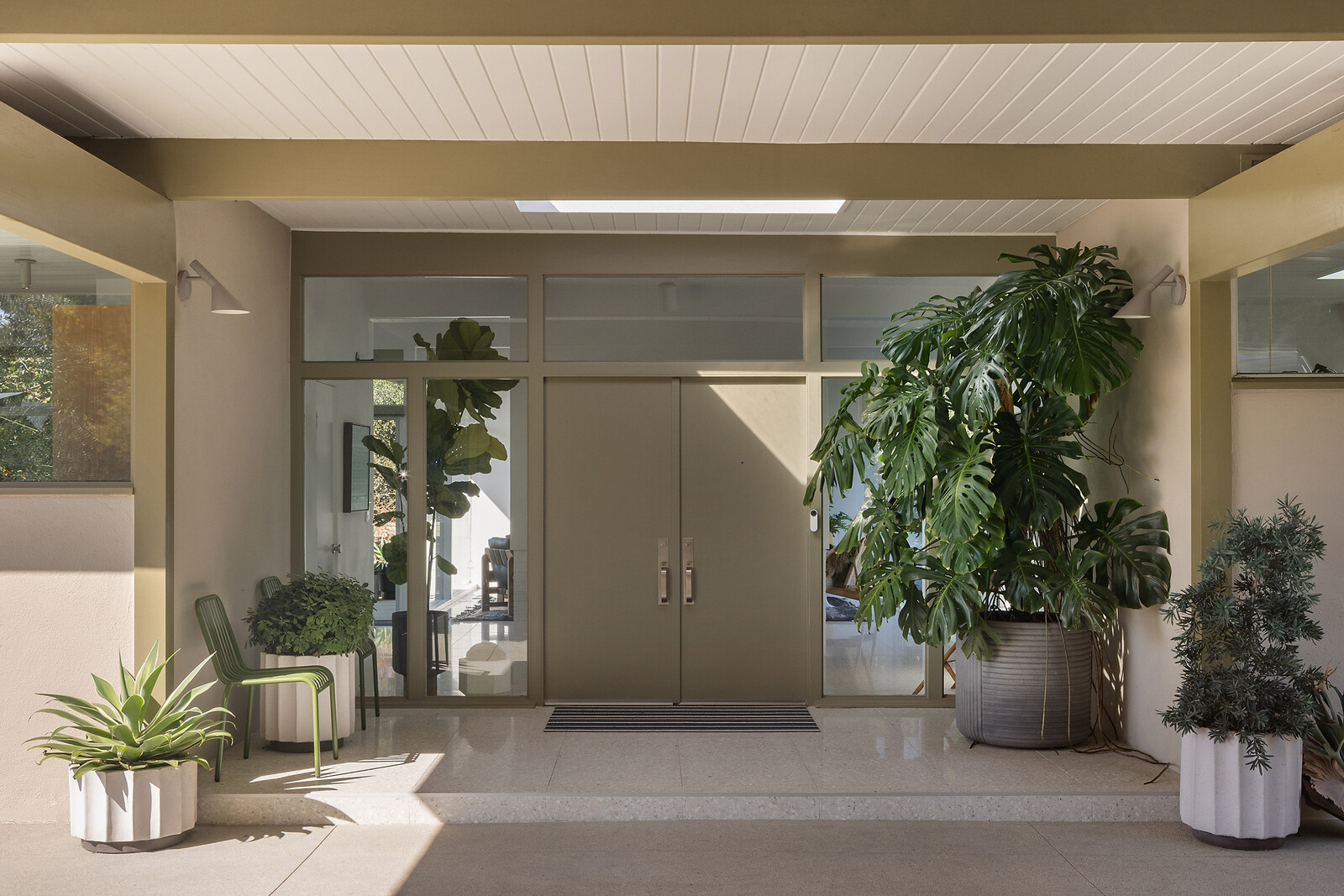 Photo 2 of 2 in Montecito Post and Beam Architectural by Diego Monchamp ...