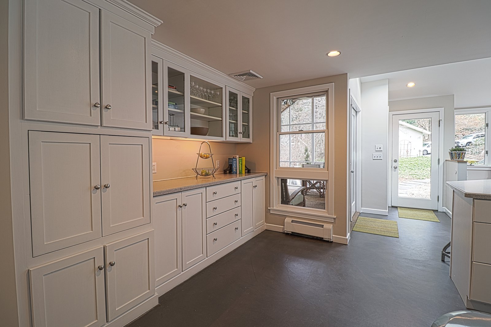 Photo 5 of 21 in The Babbling Brook House by Zur Attias - Dwell