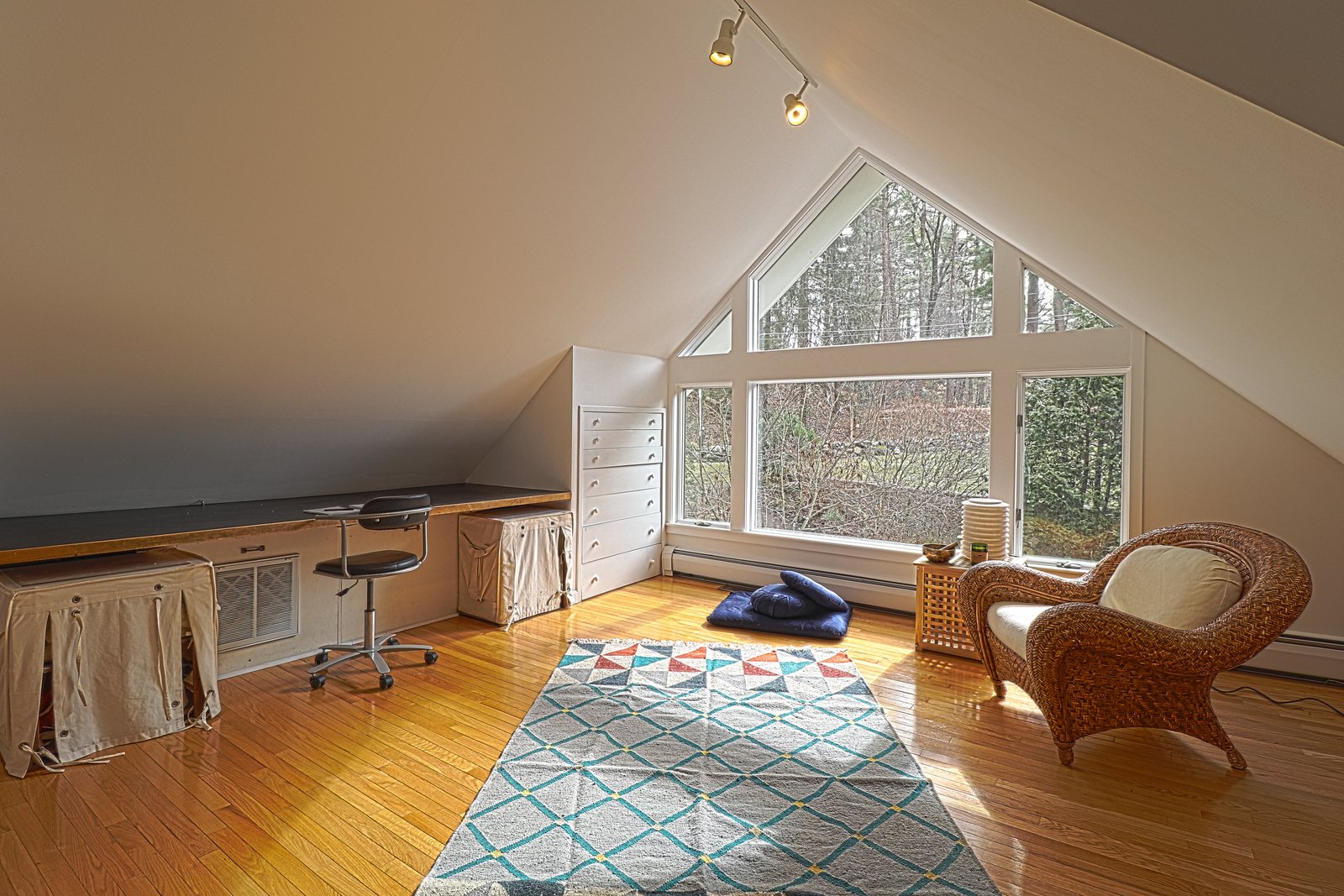 Photo 13 of 21 in The Babbling Brook House by Zur Attias - Dwell