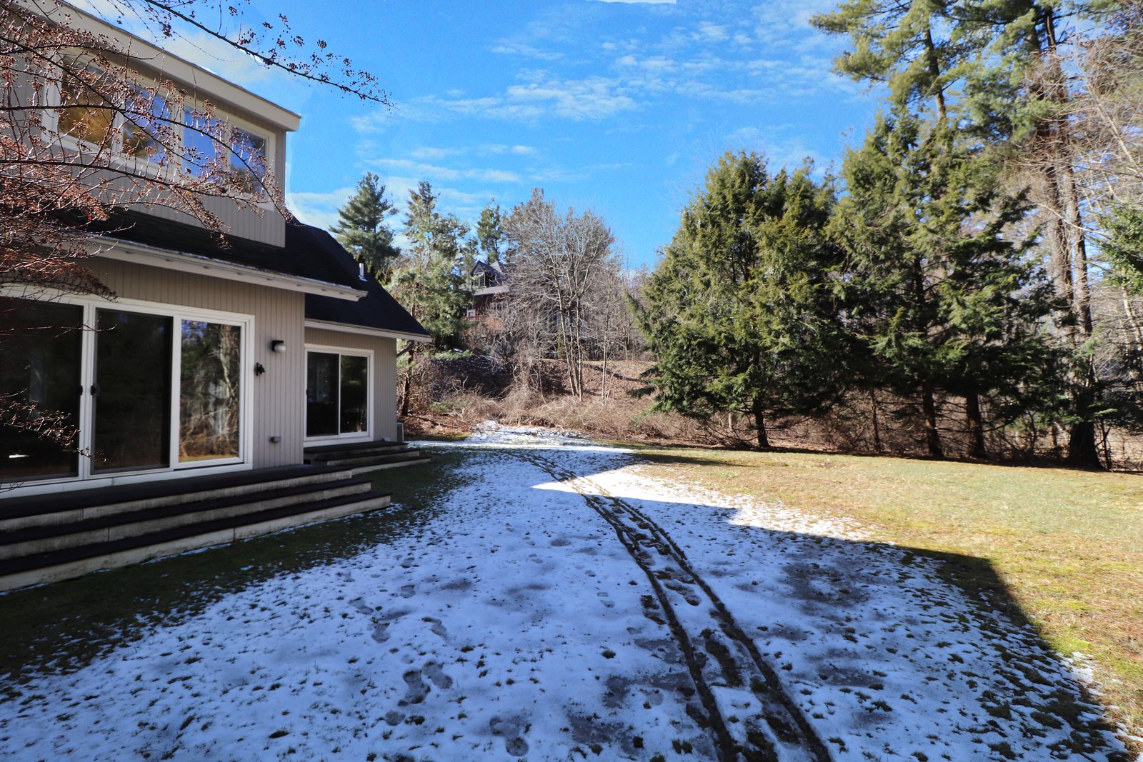 Photo 18 of 21 in The Babbling Brook House by Zur Attias - Dwell