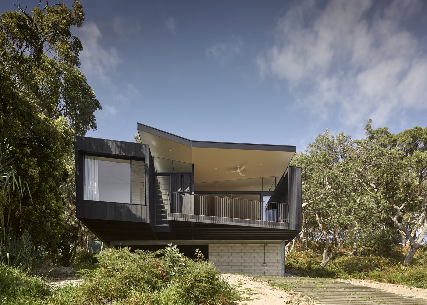 Photo 12 of 14 in A Beach House in Australia Offers the Joys of Camping ...