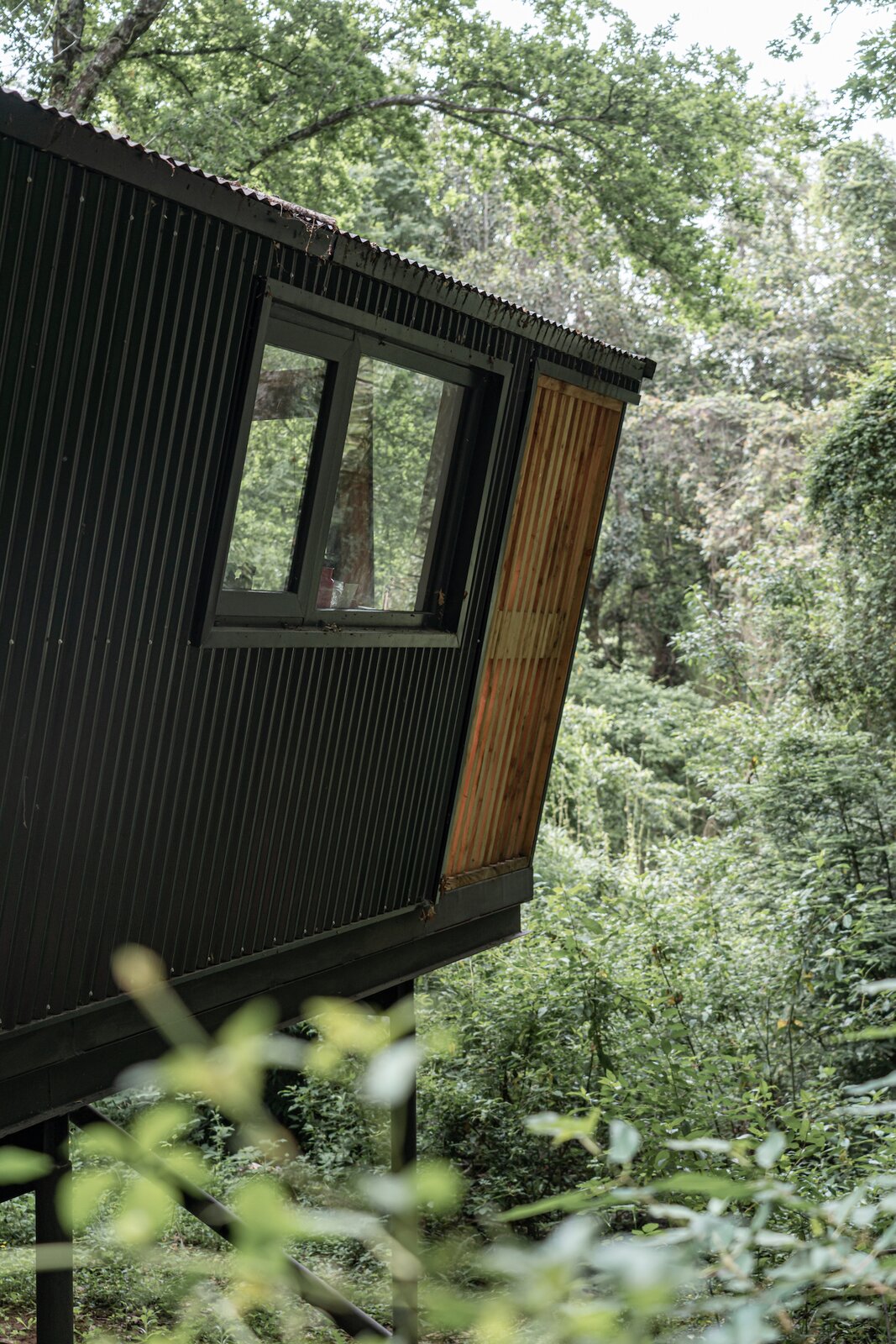 Photo 17 of 21 in The Only Way Through This Cabin in Chile Is Up Its ...