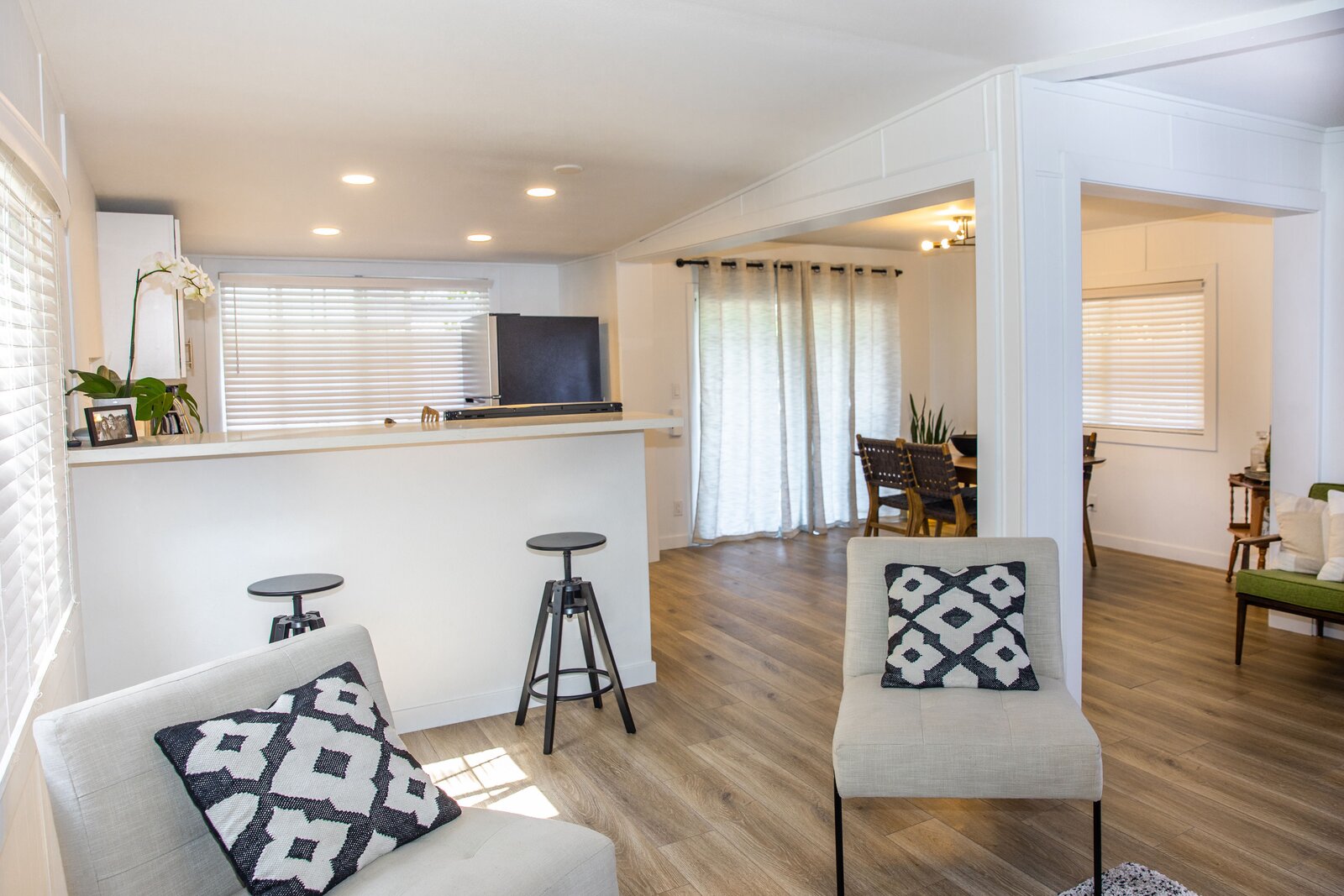 Photo 8 of 29 in 1963 Great Lakes Coach / Mobile Home "Re-Imagining" by ...