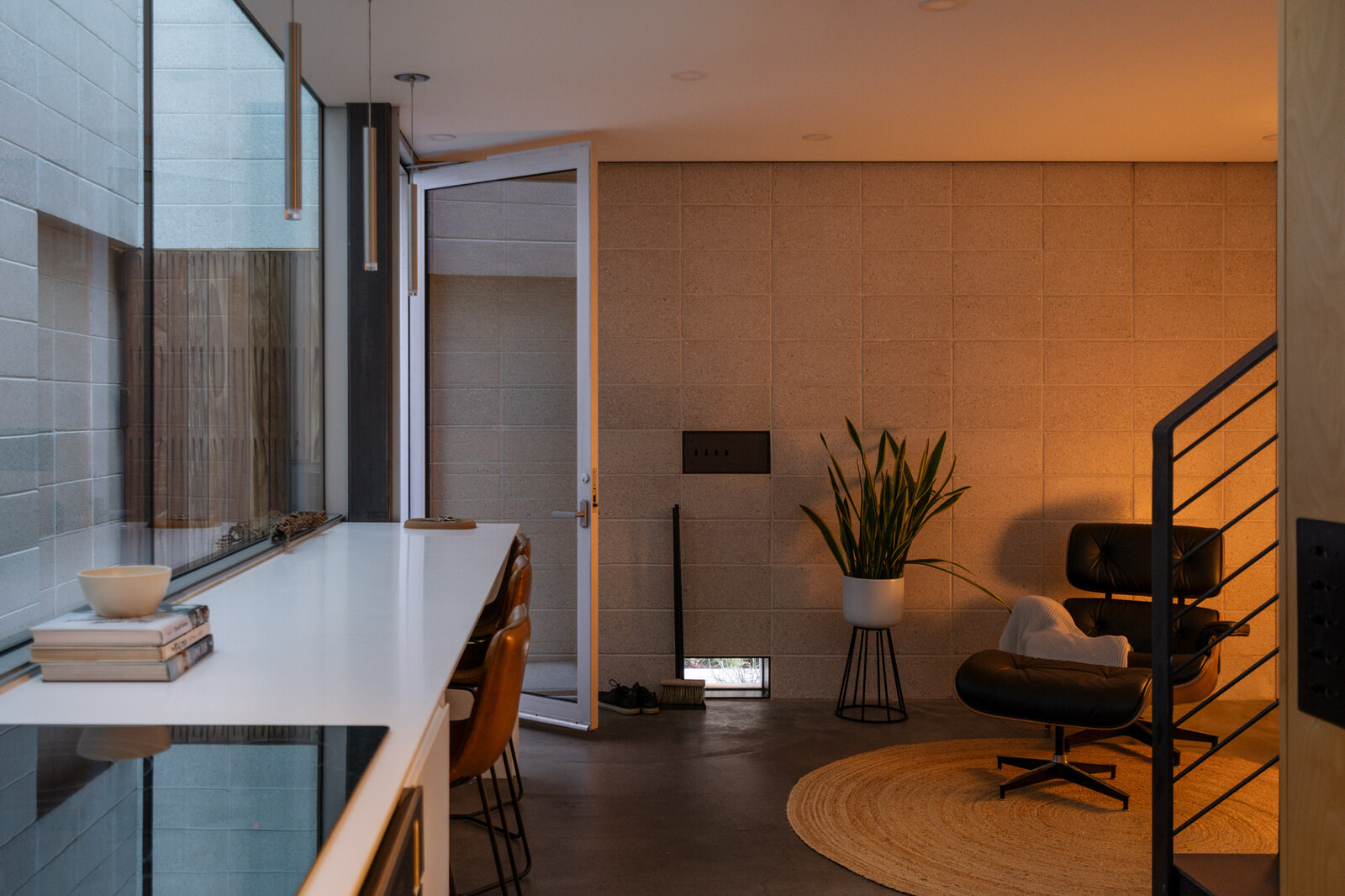 Photo 19 of 28 in White Stone Flats by benjamin hall design - Dwell