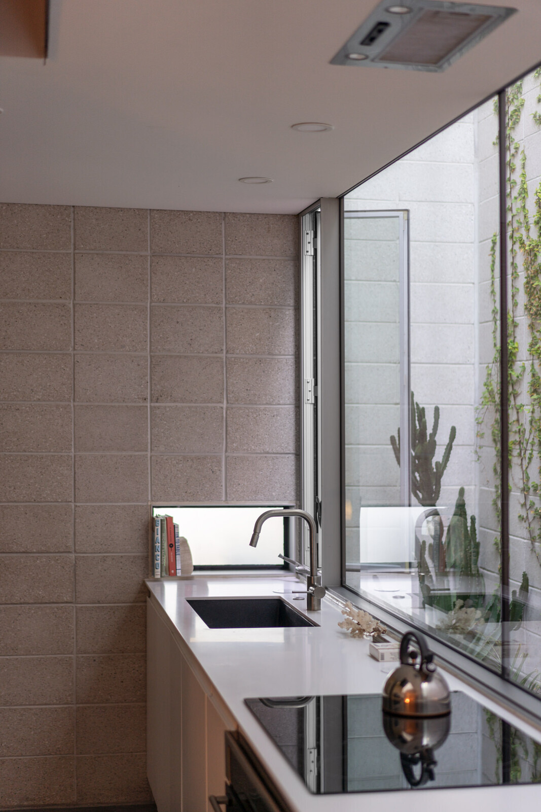 Photo 17 of 28 in White Stone Flats by benjamin hall design - Dwell