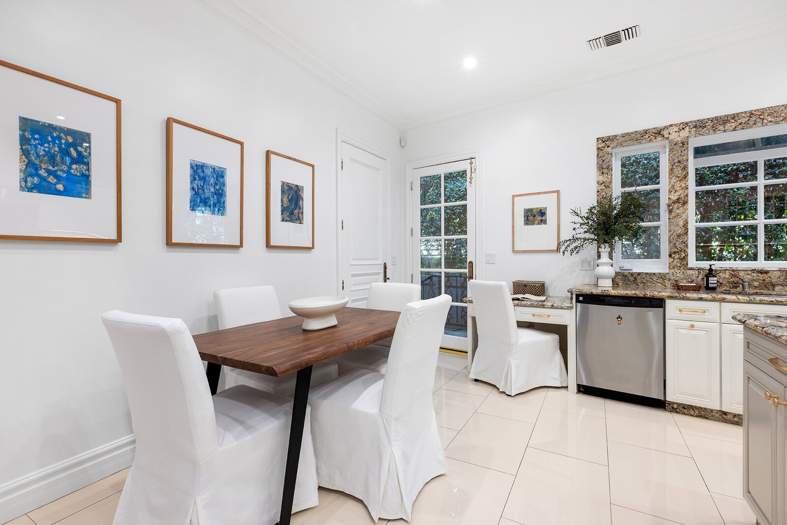 Photo 12 of 32 in The Lindbrook by Jennifer Okhovat - Dwell