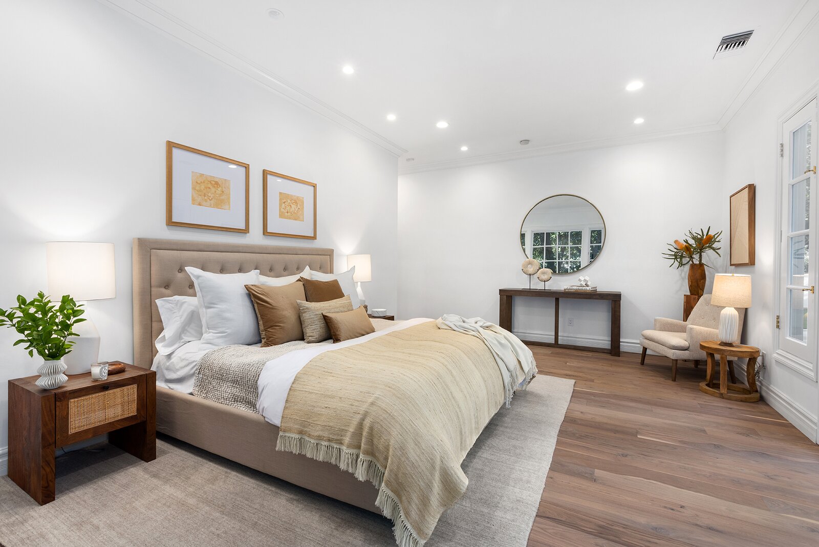 Photo 17 of 32 in The Lindbrook by Jennifer Okhovat - Dwell