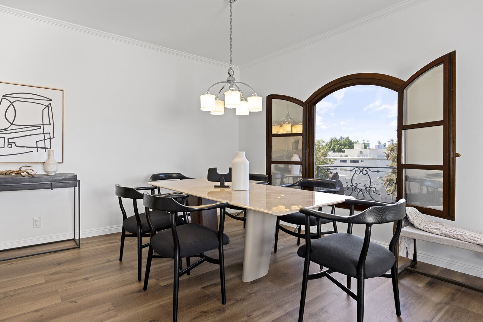 Photo 8 of 15 in La Maison Swall by Jennifer Okhovat - Dwell