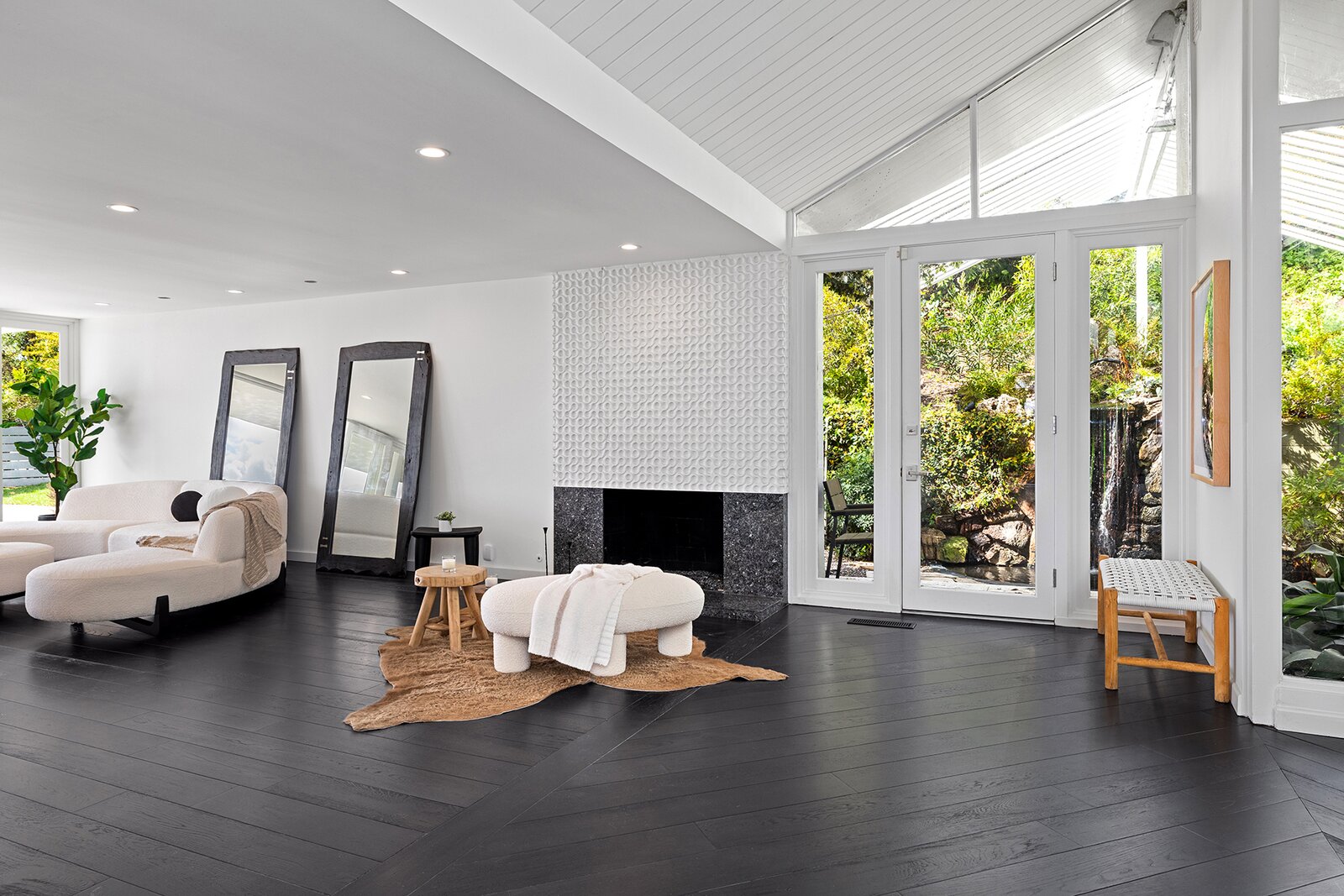 Photo 14 of 34 in Laurel Way Residence :: Beverly Hills by Jennifer Okhovat - Dwell