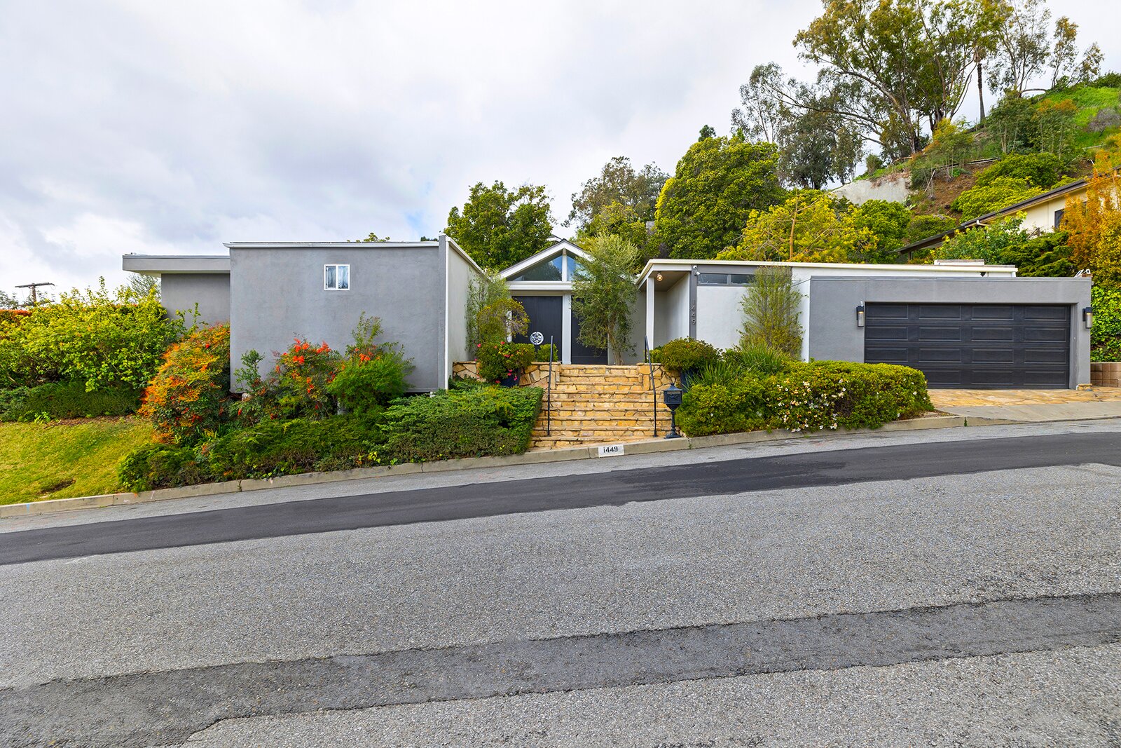 Photo 3 of 34 in Laurel Way Residence :: Beverly Hills by Jennifer ...