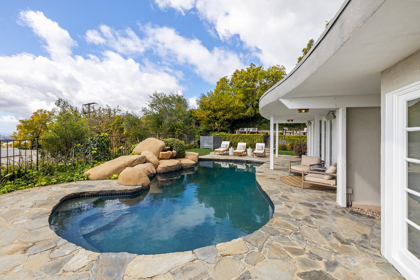 Photo 7 of 34 in Laurel Way Residence :: Beverly Hills by Jennifer Okhovat - Dwell