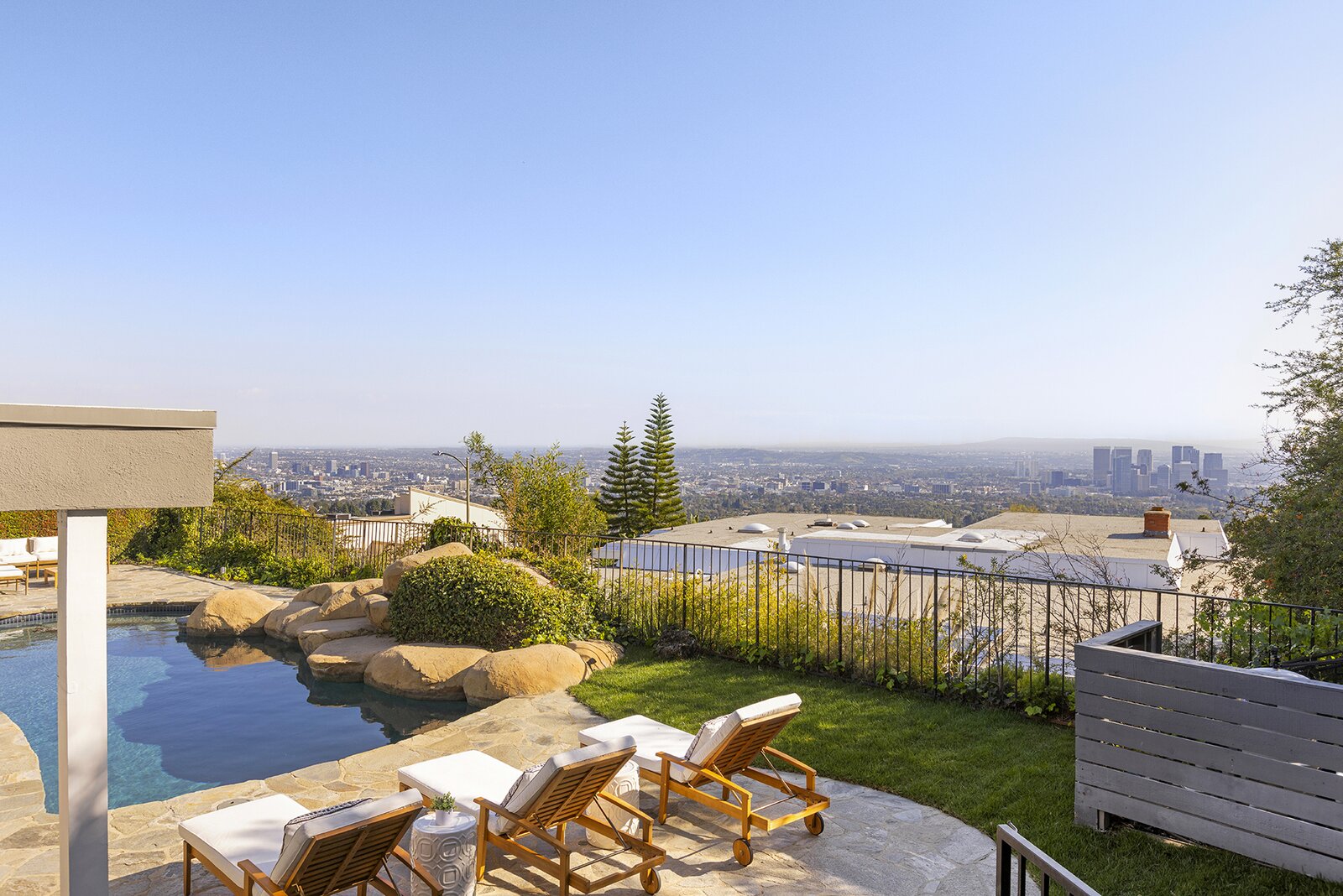 Photo 8 of 34 in Laurel Way Residence :: Beverly Hills by Jennifer Okhovat - Dwell