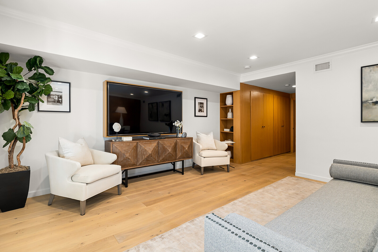 Photo 19 of 26 in 1124 Laurel Way by Jennifer Okhovat - Dwell