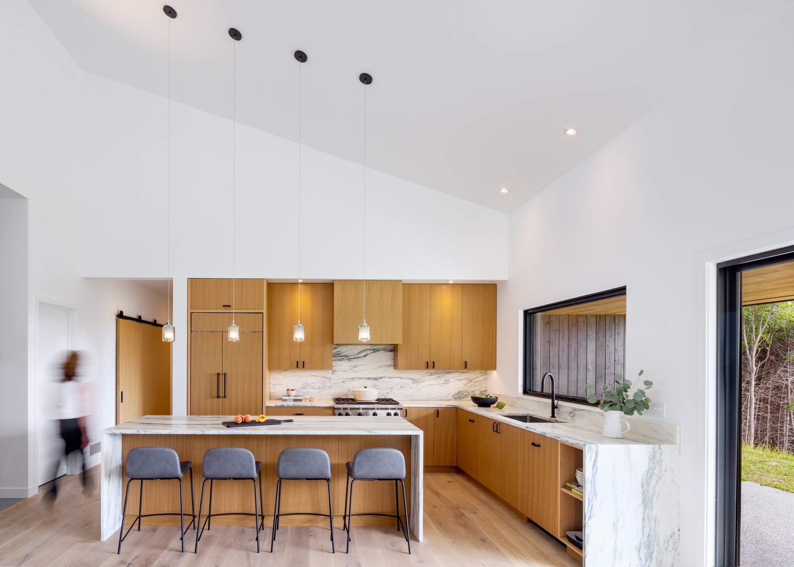 Photo 9 of 13 in Offset House by Elizabeth Herrmann Architecture ...