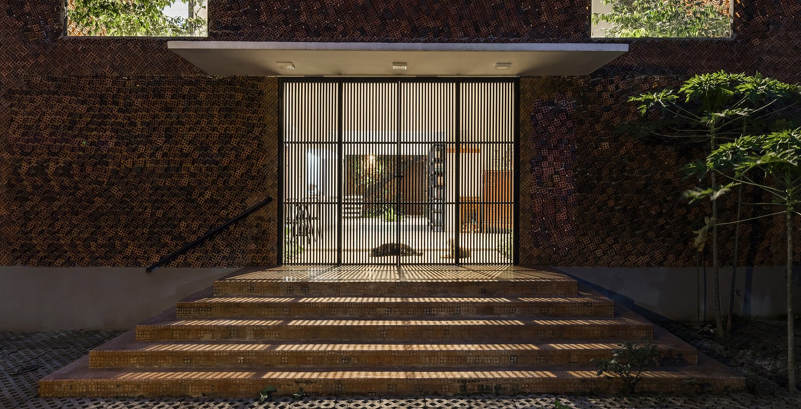 Photo 2 of 35 in Wall house by Creative Architects - Dwell