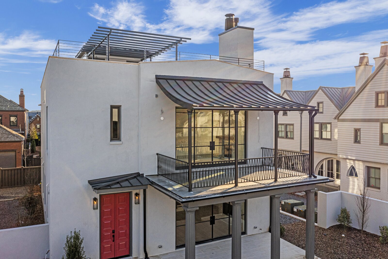 Photo 9 of 16 in Regency House in Film-Worthy Neighborhood by Elizabeth ...