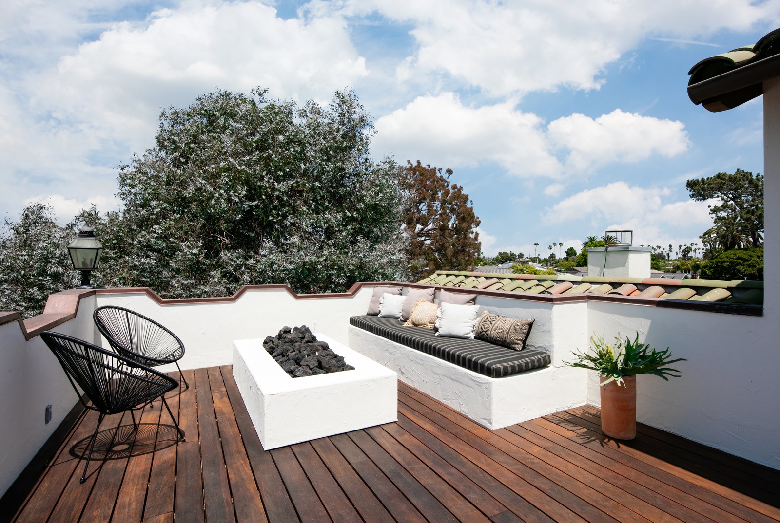 Photo 1 of 29 in Magical 1920's Spanish Compound in Venice Walk Streets ...