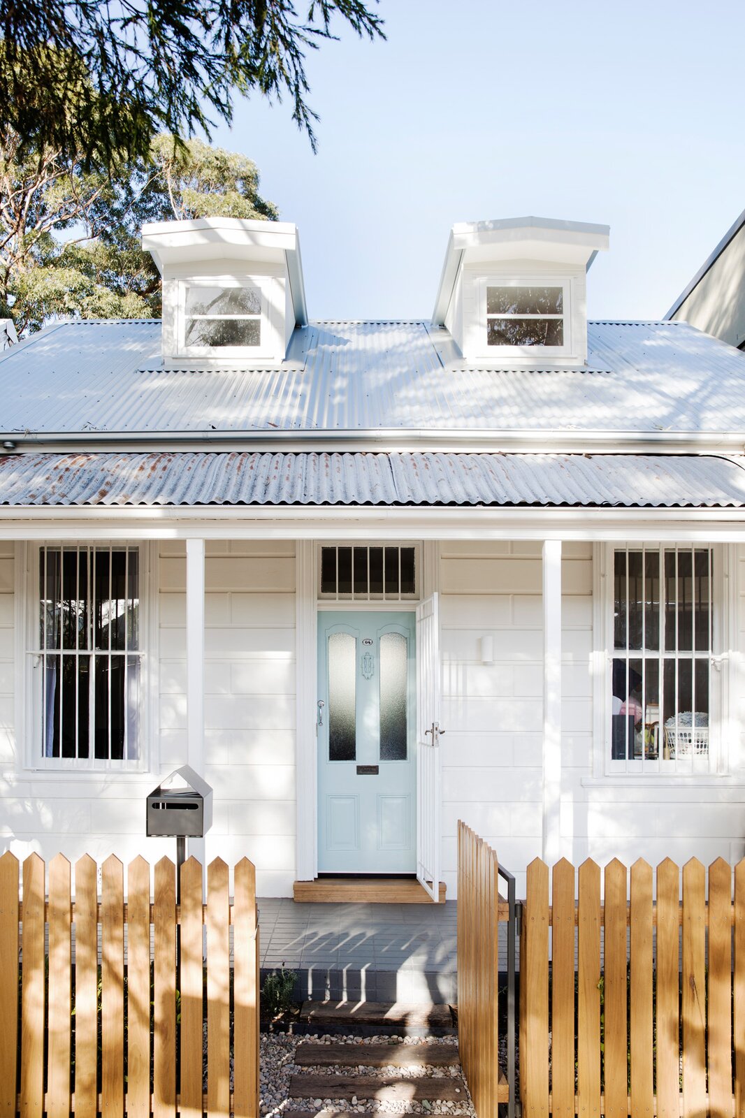 Photo 2 of 17 in A Cozy Aussie Cottage Hides a Sleek Renovation Behind ...