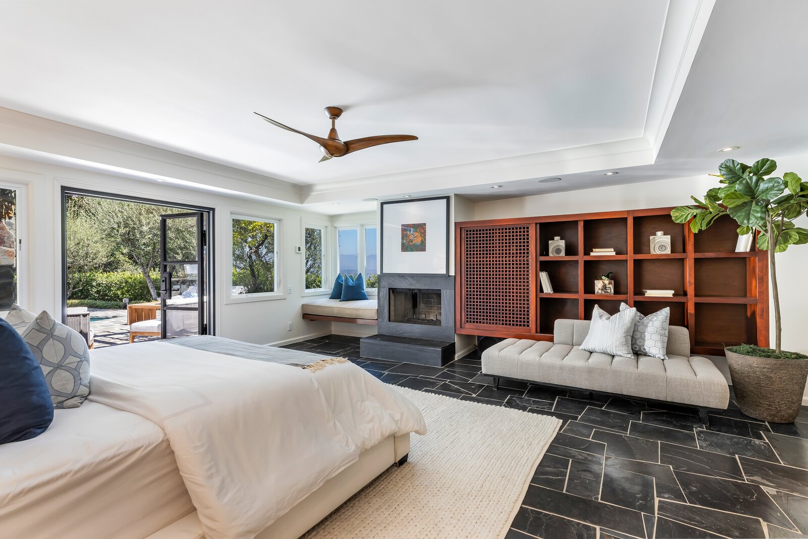Photo 10 of 17 in JUST LISTED l Stunning Sherman Oaks View Home ...