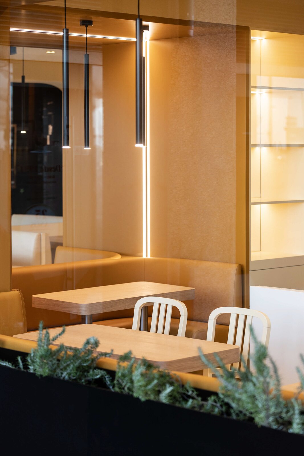 Photo 19 of 60 in RM RESTAURANT&SNACK BAR by ESQVTA | interior design ...